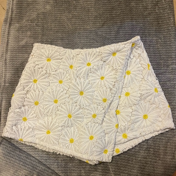 Forever 21 | Skirts | Daisy Skort | Poshmark